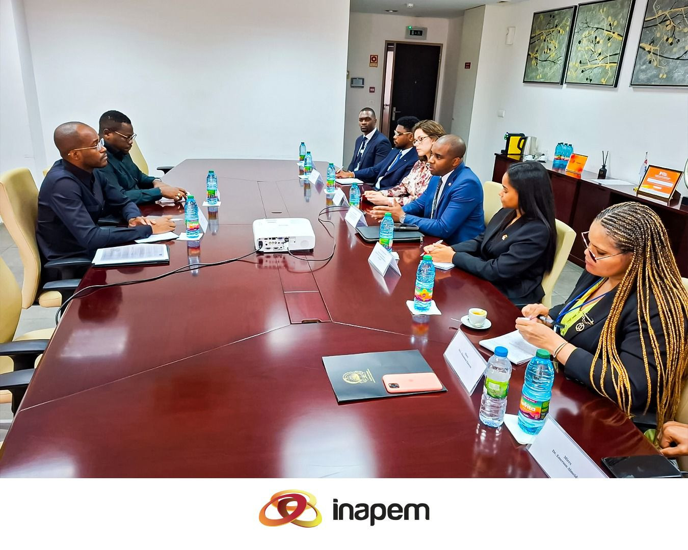INAPEM e Embaixada do Reino Unido em Angola abordam acesso das MPME ...